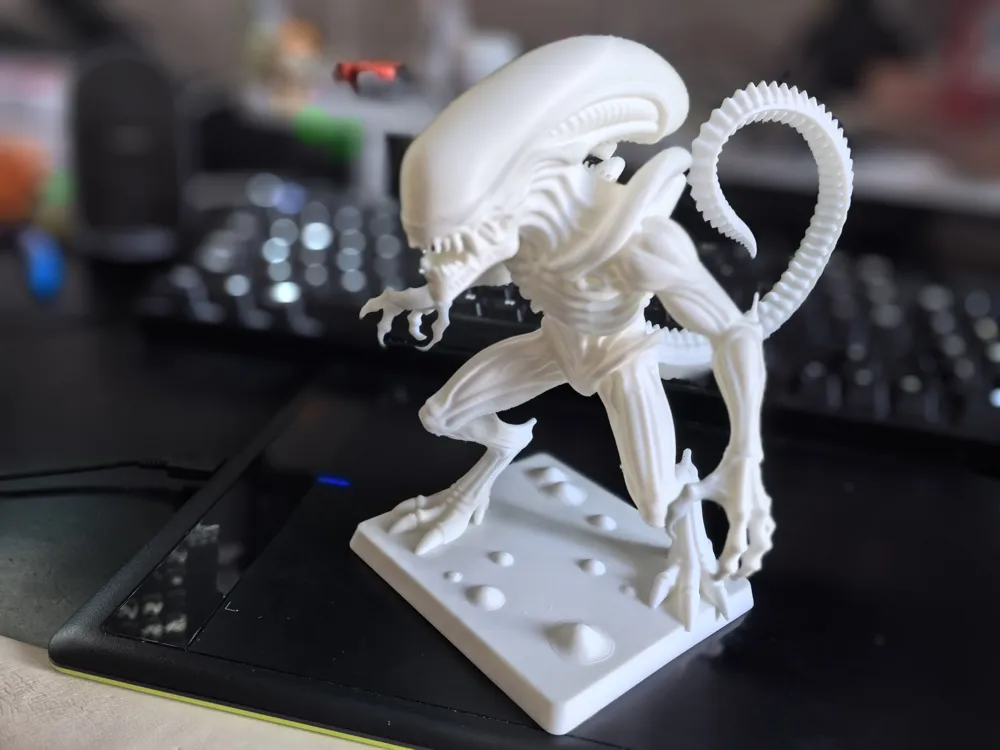 Pose d'alien - Modèle d'Impression 3D Gratuit - MakerWorld