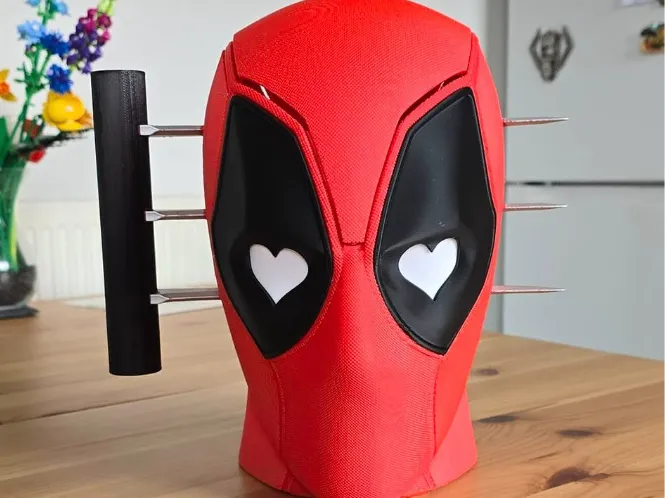 Deadpool Popcorn Bucket with Wolverine Claw handle - Free 3D Print ...