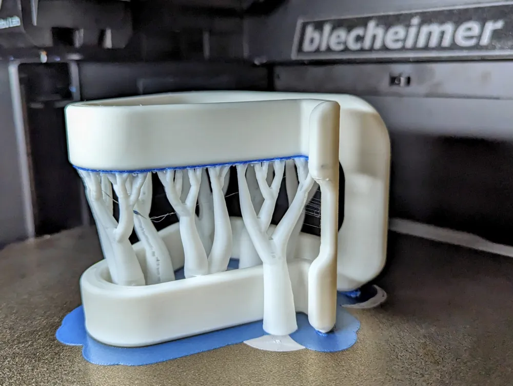 Simple & universal phone stand by blecheimer - MakerWorld