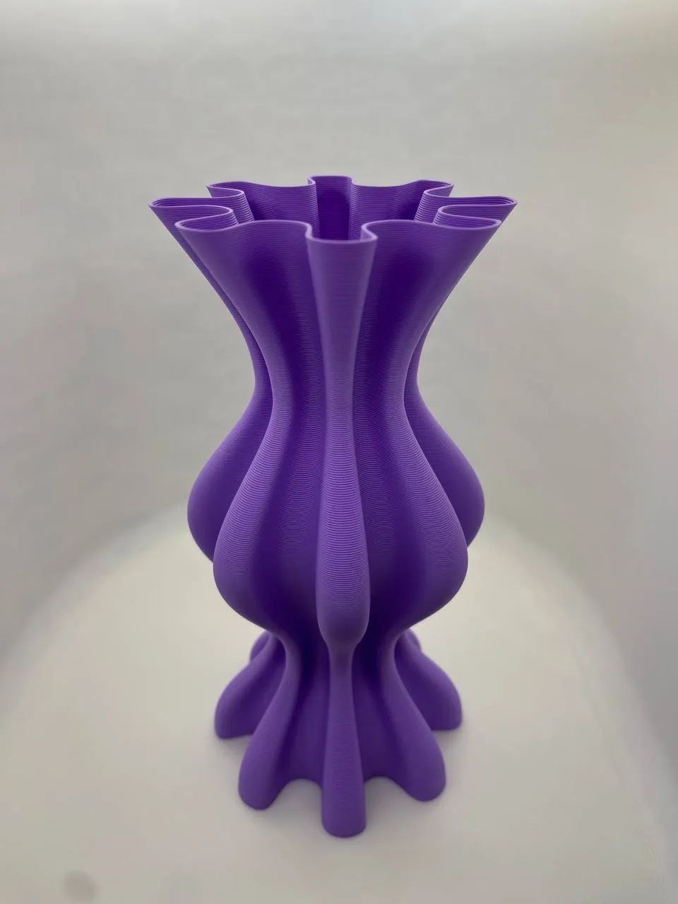 A minimalistic wavy vase by mldk - MakerWorld