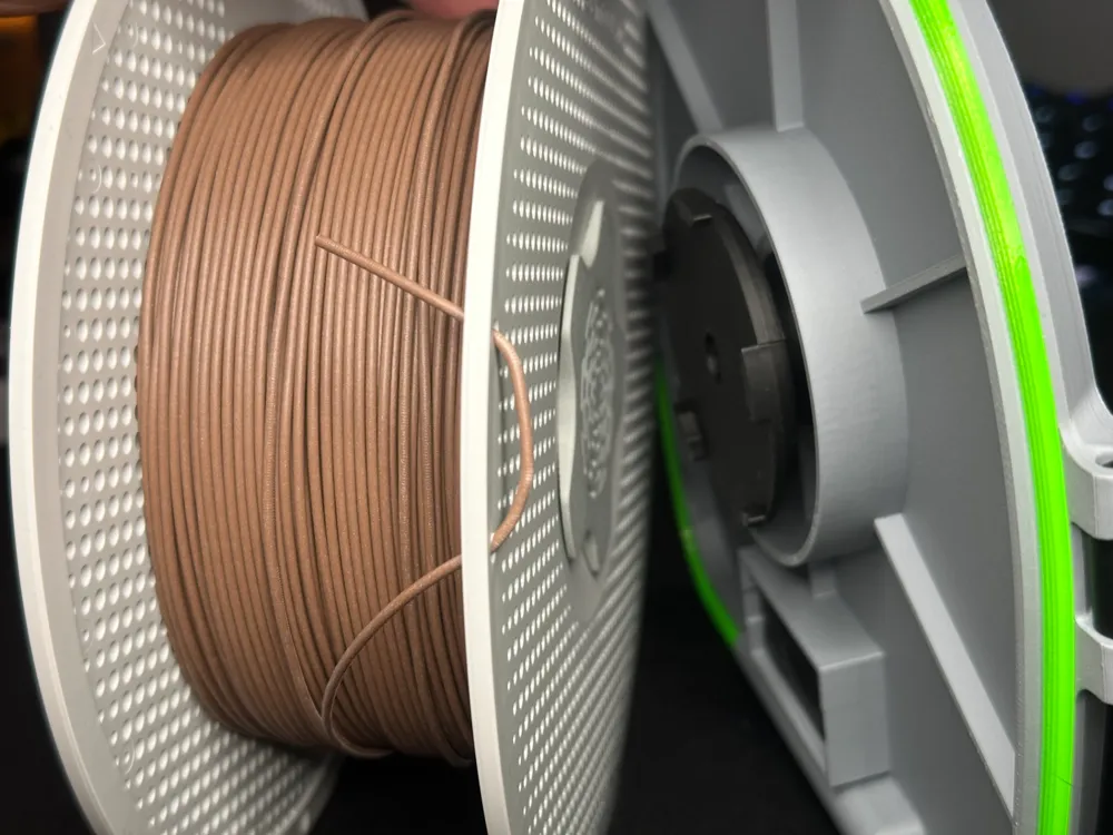 Retracting Spool Holder by Made.In.Meidling MakerWorld: Download Free ...