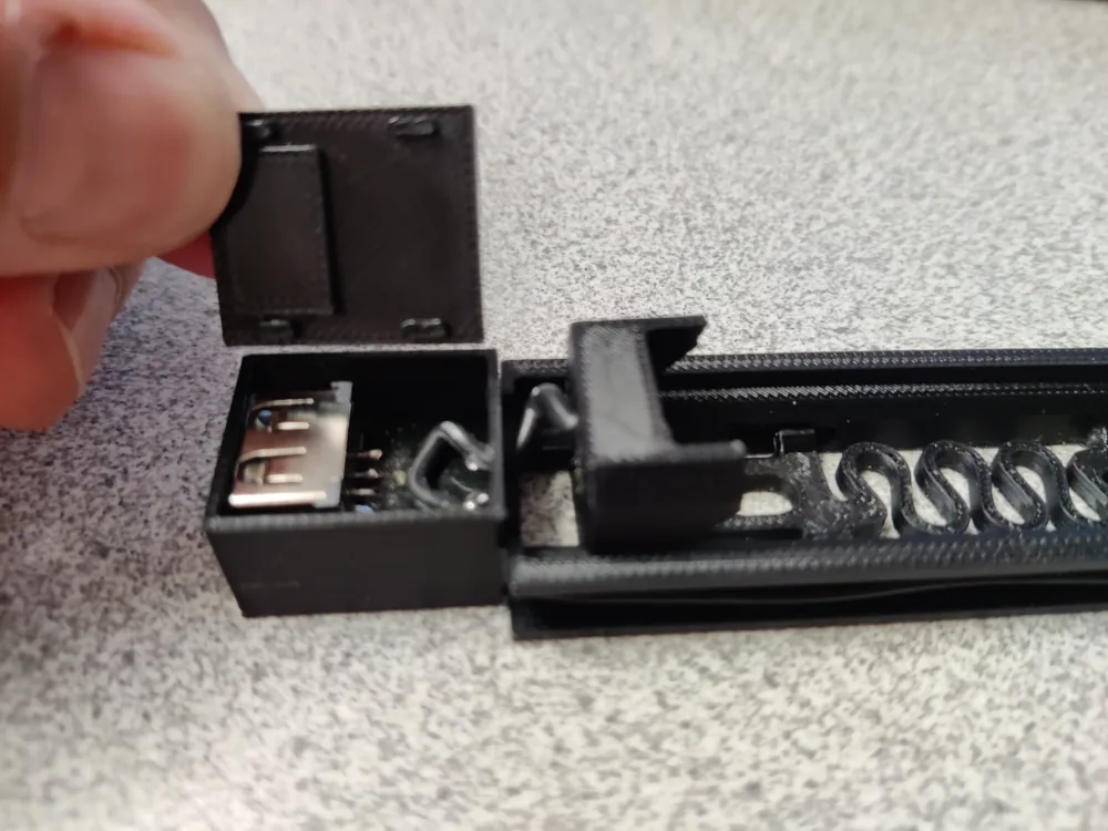 Hot swap 18650 charger and powerbank Remixed by stevens.colt - MakerWorld