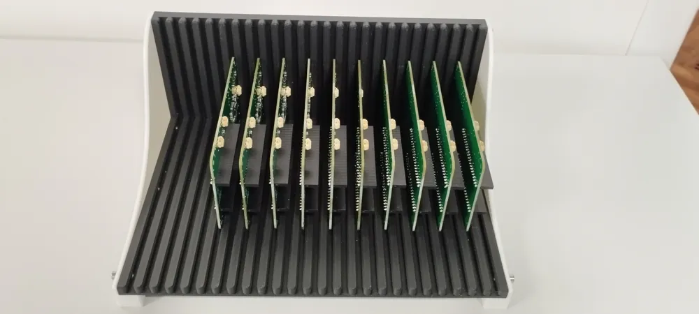 PCB Rack, 25 slots, using brass threaded inserts by Hermida - MakerWorld