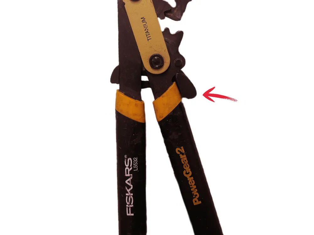 Fiskars PowerGear 2 lopper wall mount - Free 3D Print Model - MakerWorld