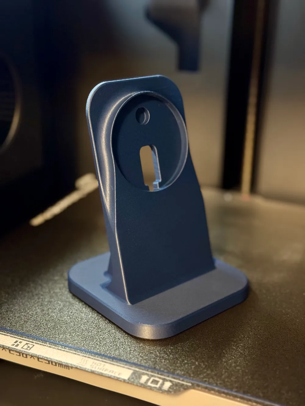 iPhone MagSafe Stand by Dan_ID - MakerWorld