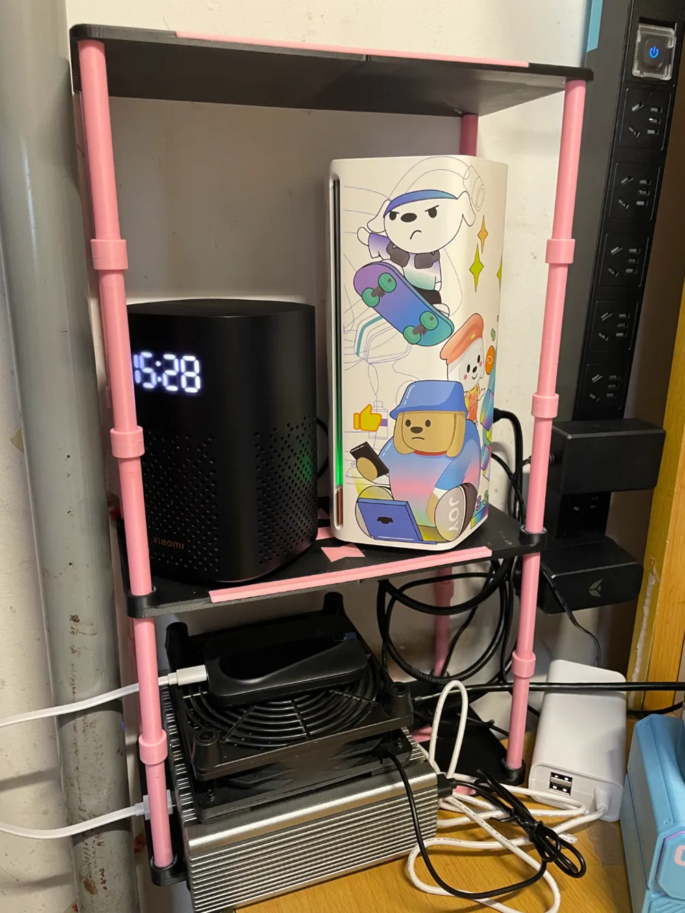 Expandable desktop shelf by Lissm - MakerWorld