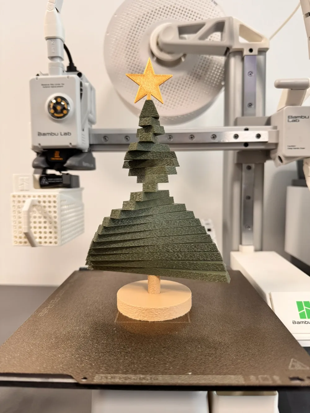 CHRISTMAS TREE TWIST - Free 3D Print Model - MakerWorld