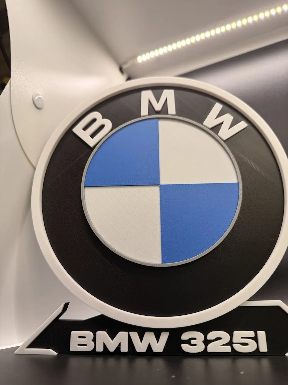 BMW Logo Display Model 325i E46 - Free 3D Print Model - MakerWorld