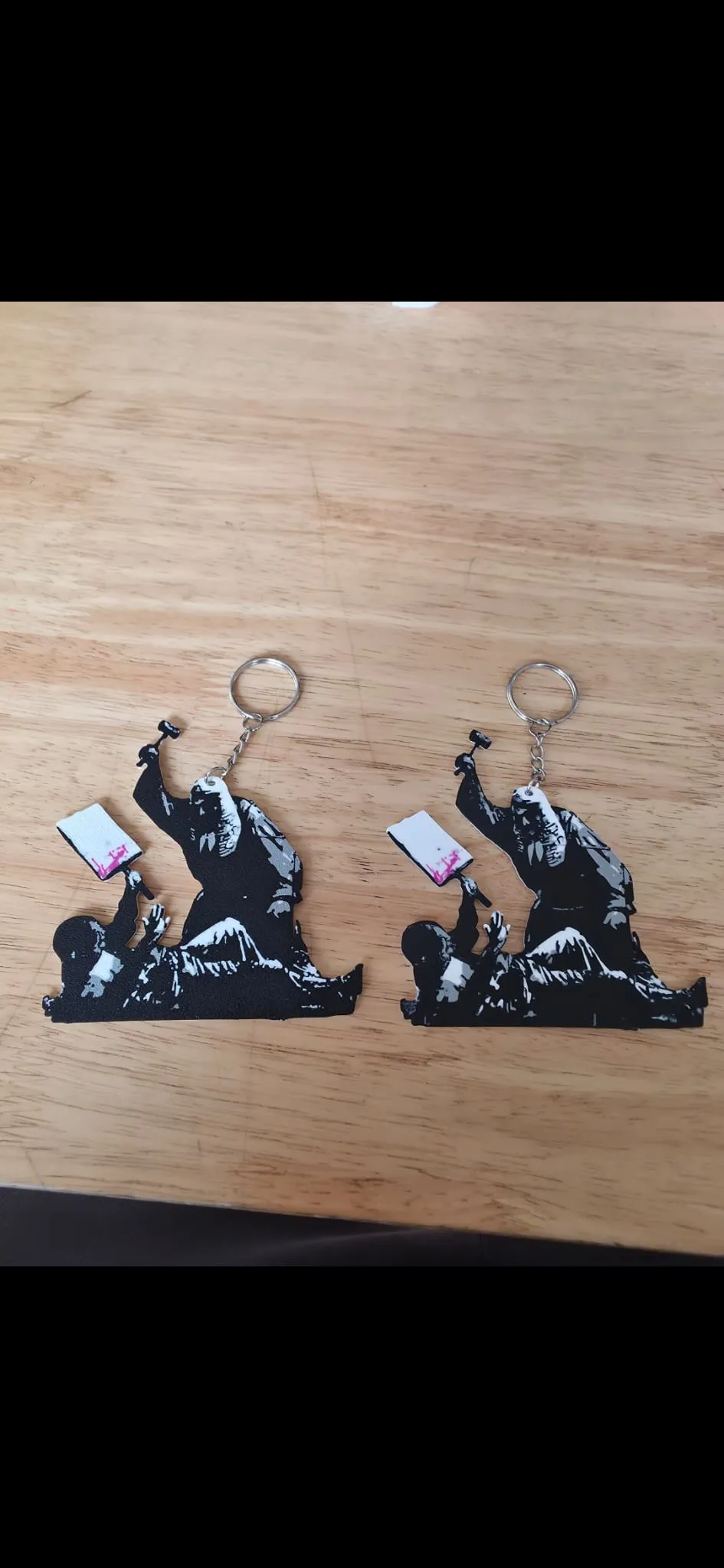 Banksy Judge/Protester Keyring/fridge magnet - Free 3D Print Model ...