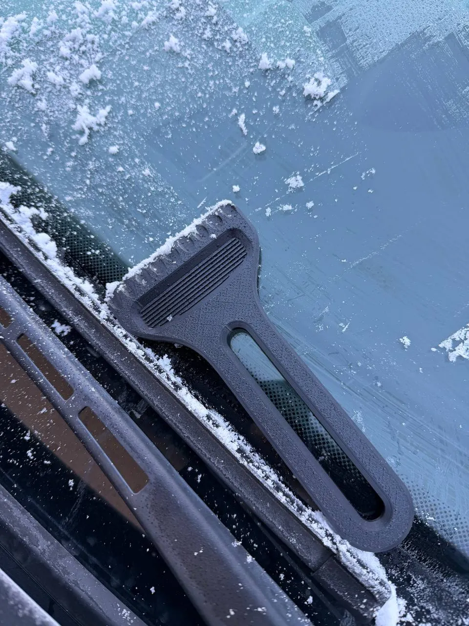 Ice Scraper for car windshield - Free 3D Print Model - MakerWorld