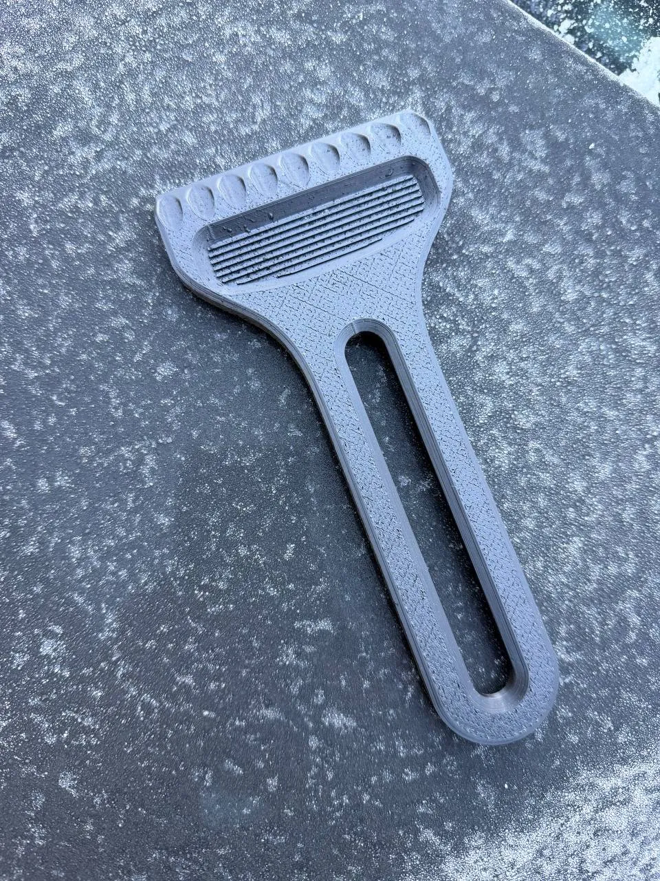 Ice Scraper for car windshield - Free 3D Print Model - MakerWorld