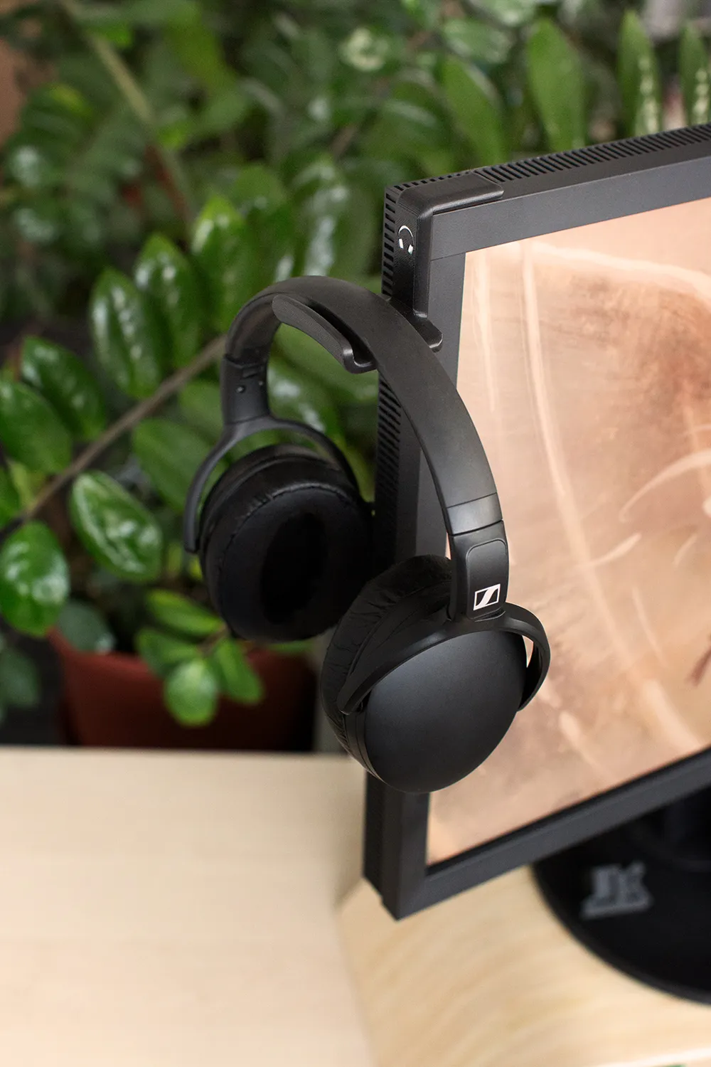 Sleek Monitor Hook for LCD monitor - Free 3D Print Model - MakerWorld