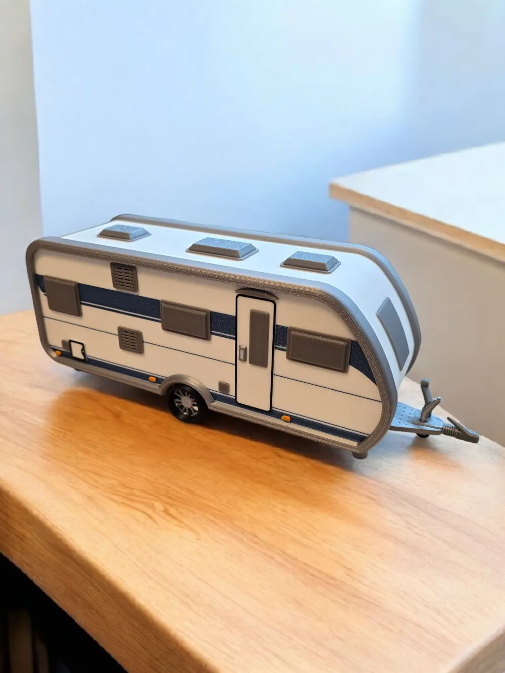 Husvagn-Caravan av Flopo29 MakerWorld: Gratis 3D-Modell abe lade