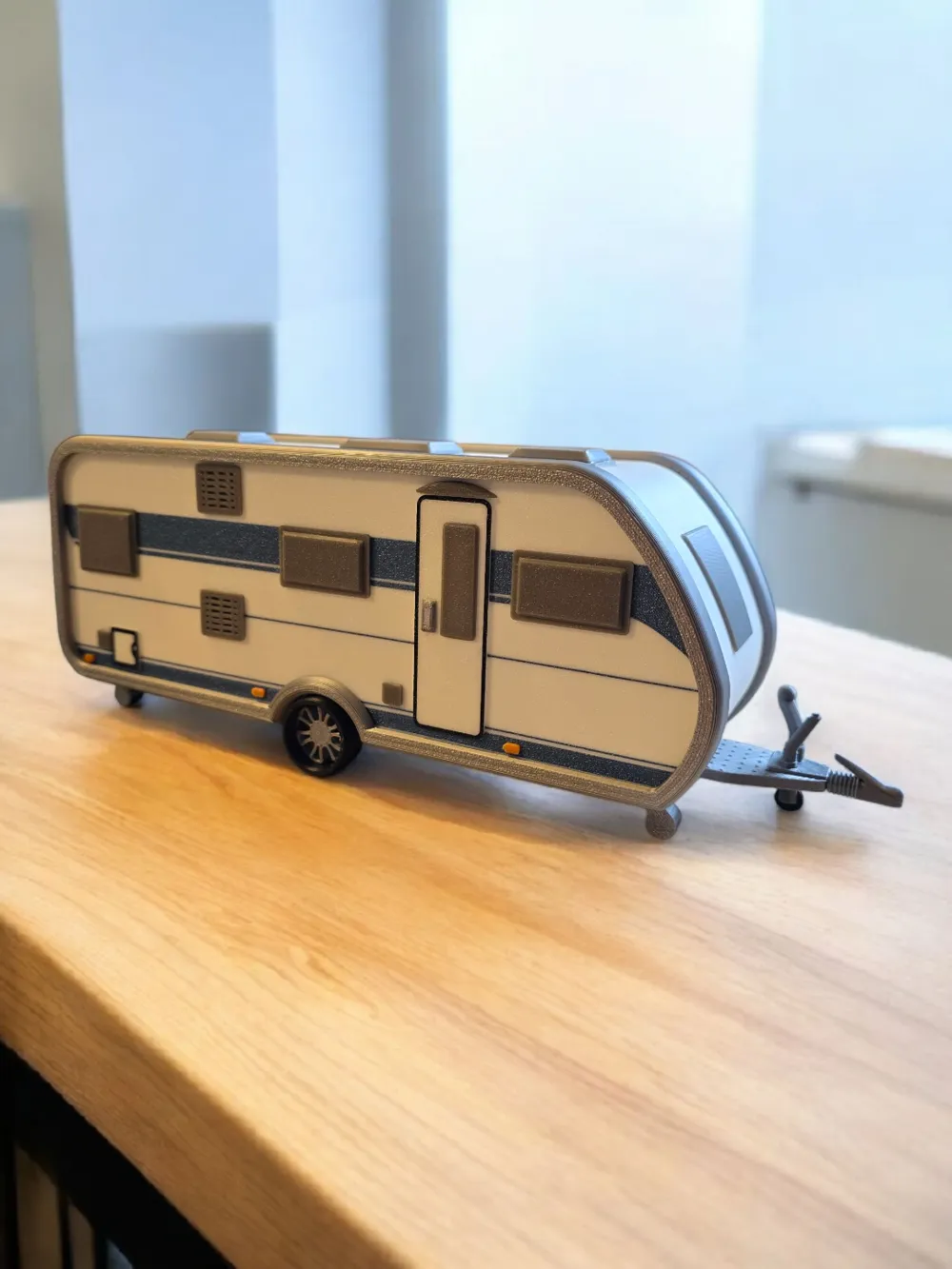 Caravana Hobby Deluxe 545 KMF por Flopo29 MakerWorld: Descarga Modelos 3D Gratuitos