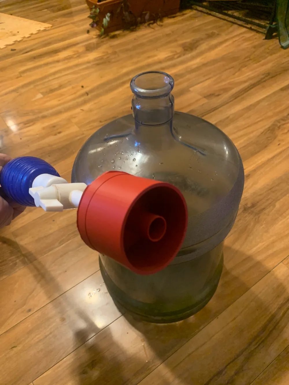 Fish Tank Siphon to 5 Gallon Bottle Adapter by vrsportsfan - MakerWorld