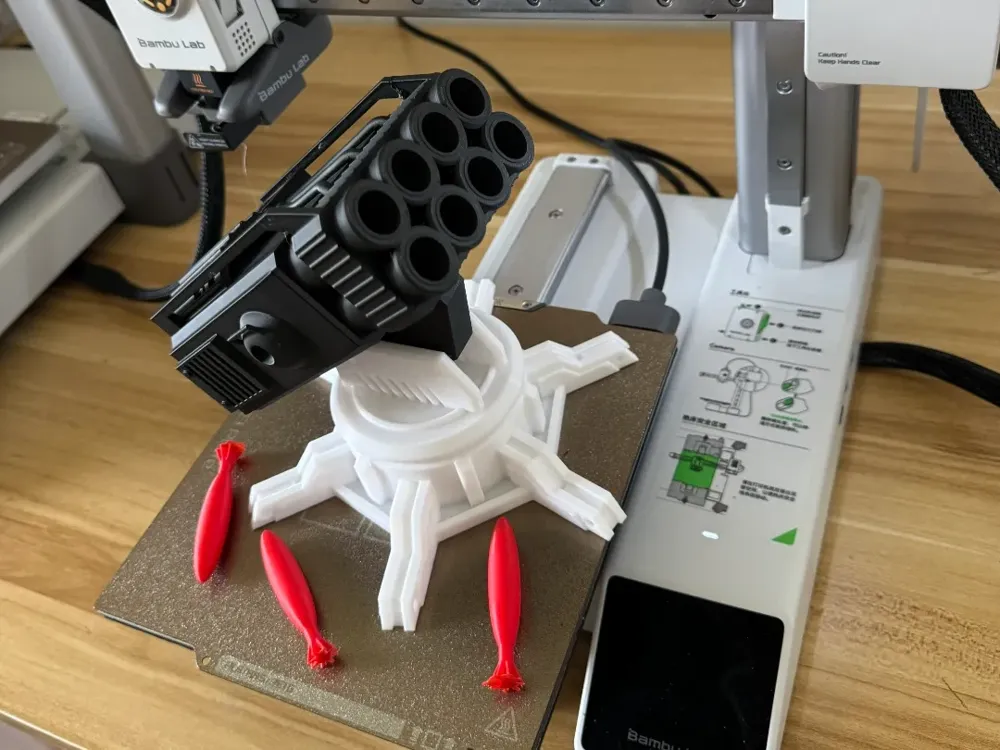 The multi-barrel rocket launcher can launch model toys and can be used ...