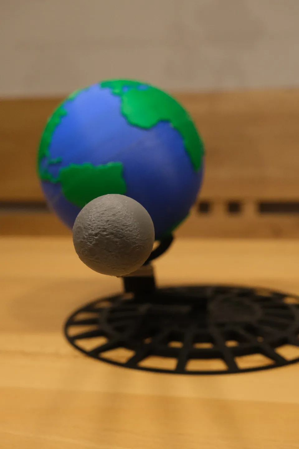 Moon and earth orbit model by Niklas Engineering & Design MakerWorld ...