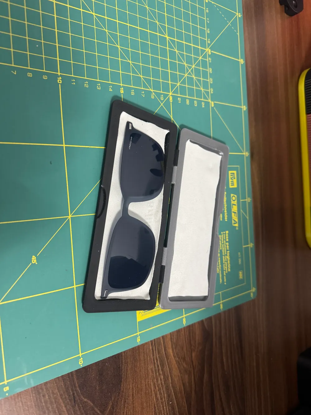 Extremely Slim Spectacle Case, Magnetic Closure by Dirk Hasloewer ...