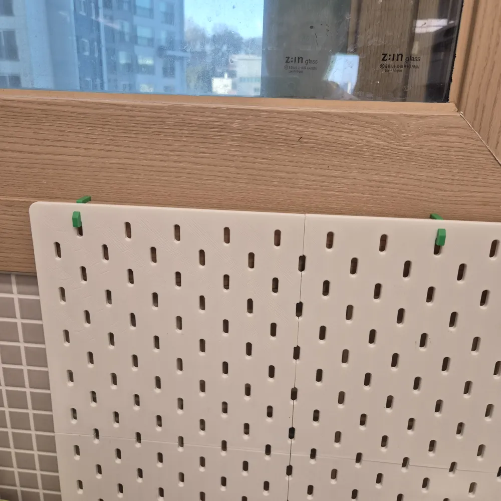 Skadis Window Frame Clip (10mm Frame / 2mm Gap) - Free 3D Print Model ...