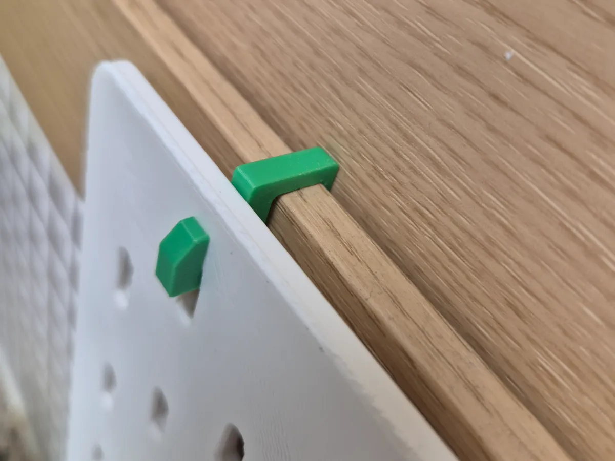Skadis Window Frame Clip (10mm Frame / 2mm Gap) - Free 3D Print Model ...