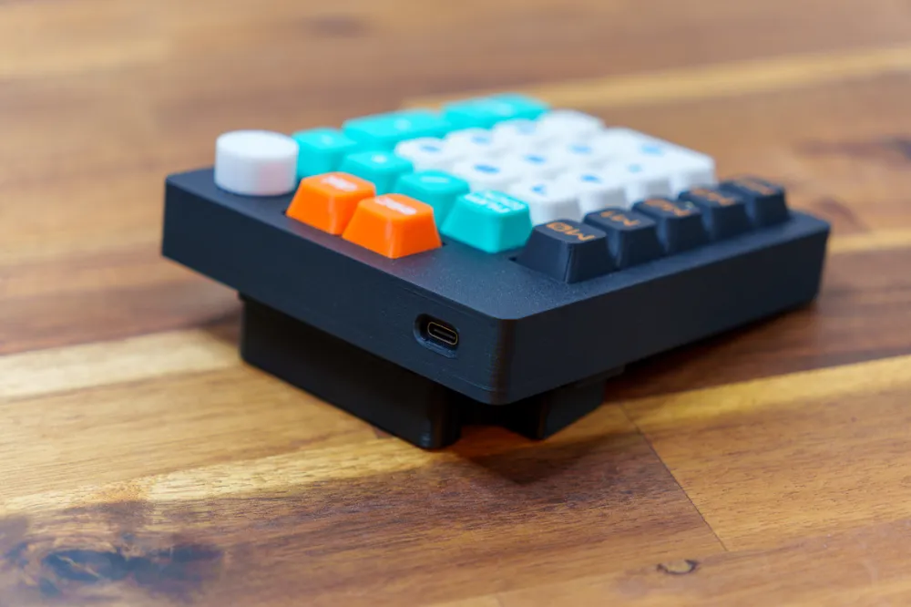 BigNum - Hot-swappable and Hand-wired Numpad/Macropad by Pokzy - MakerWorld