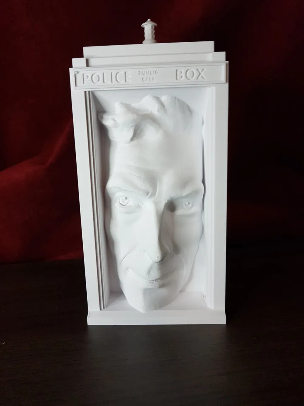 book nook Doctor Who in shrunken tardis - DVD nook by CvH - MakerWorld