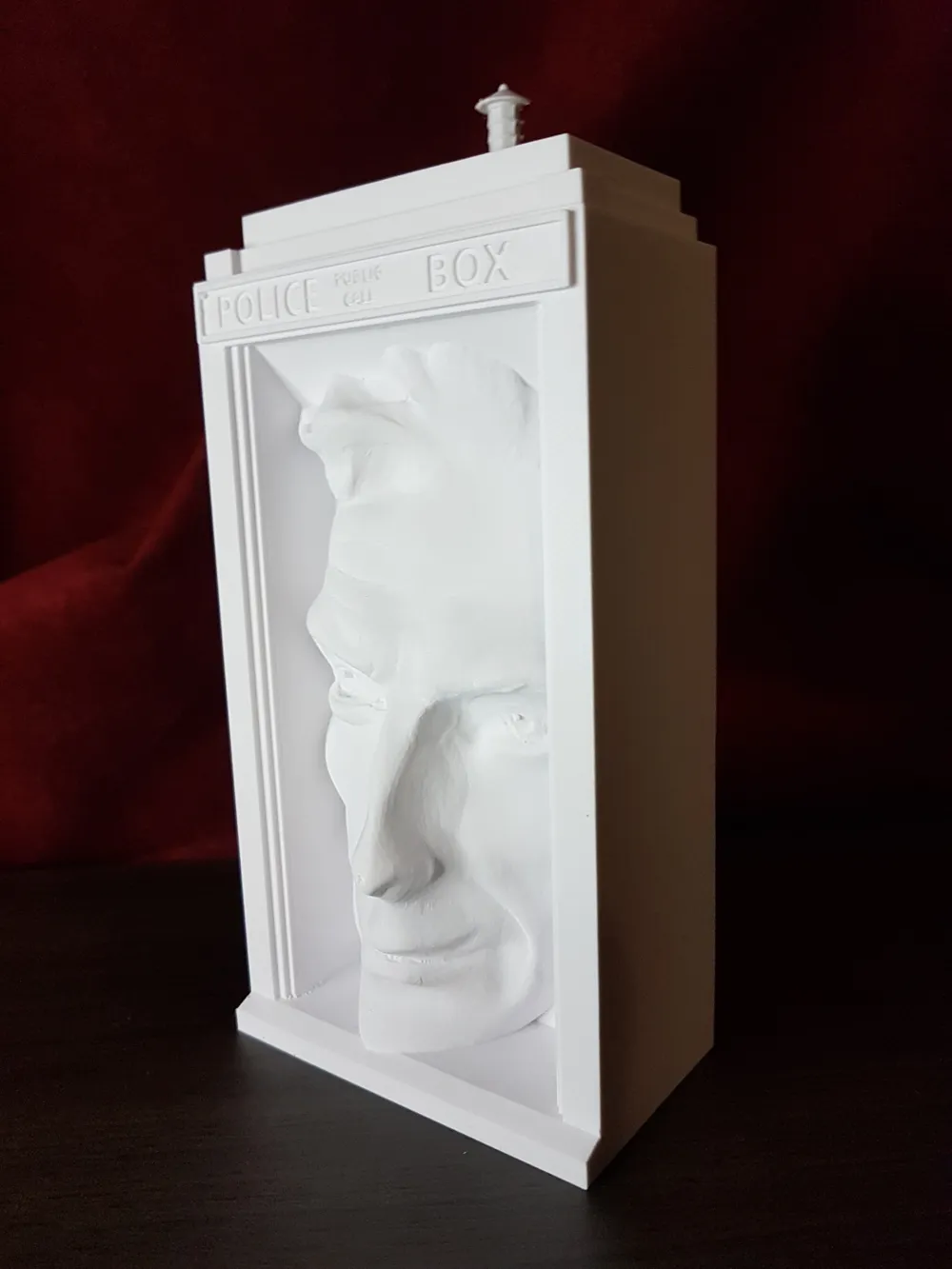 book nook Doctor Who in shrunken tardis - DVD nook by CvH - MakerWorld