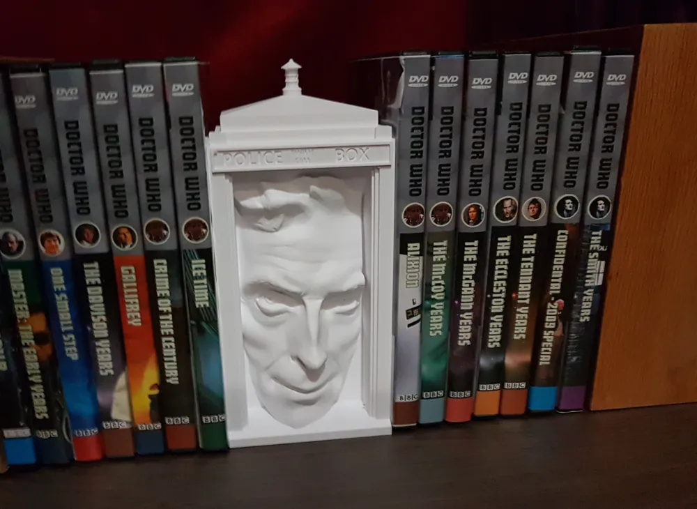 book nook Doctor Who in shrunken tardis - DVD nook by CvH MakerWorld ...