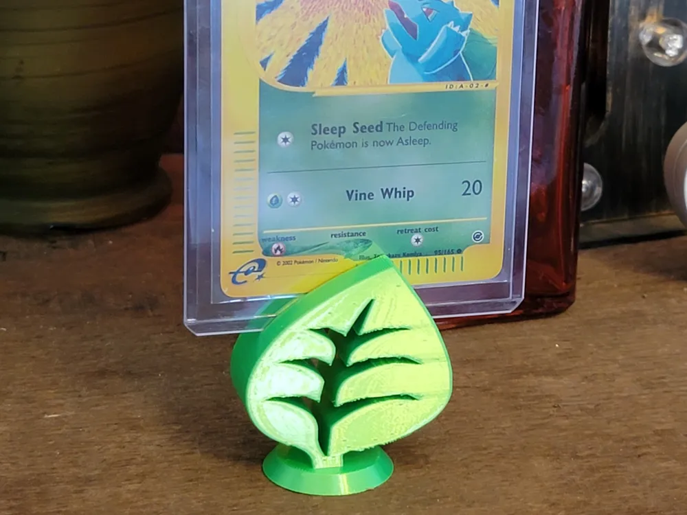 Gras-Energie - Pokémon-Karten-Toploader-Display von Click Print ...