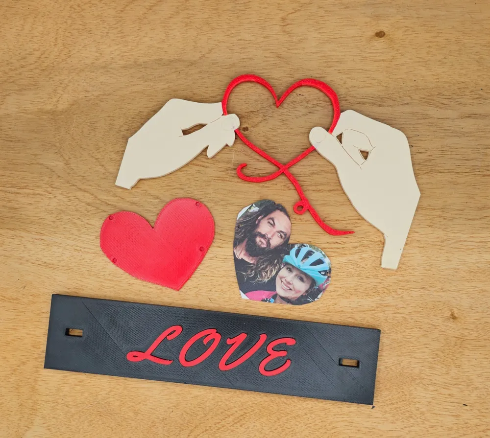 Heart in Hands picure frame by shamrockwood315 - MakerWorld