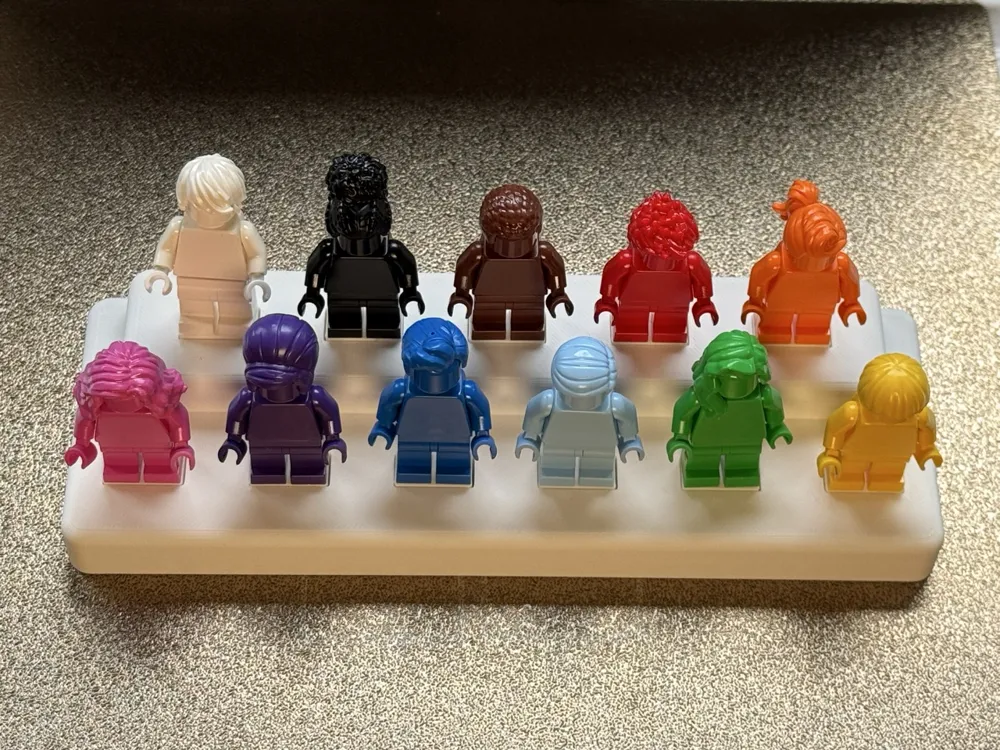 Brick minifigure desk display - Free 3D Print Model - MakerWorld