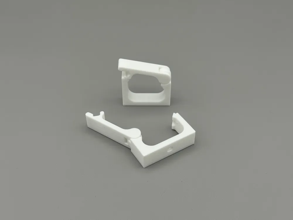 机の下のケーブルクリップ (ケーブル整理) 作成者： plugowski MakerWorld：無料3Dモデルをダウンロード