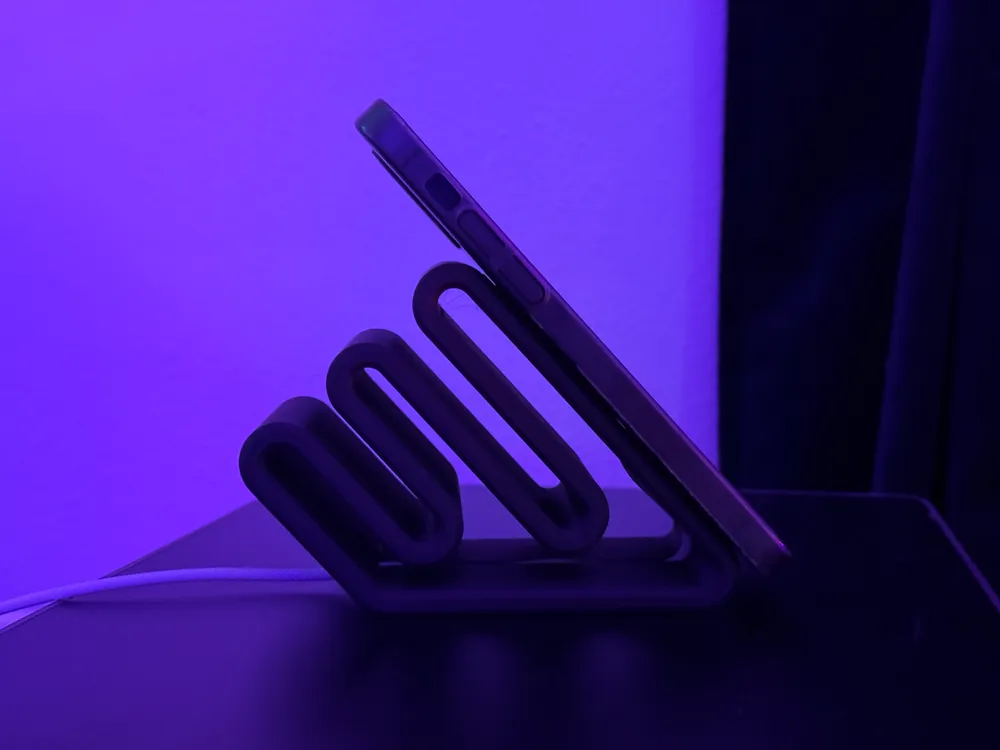 Playfull Iphone MagSafe (USB-C) Stand Serpino - Free 3D Print Model ...