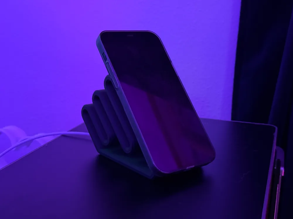 Playfull Iphone MagSafe (USB-C) Stand Serpino - Free 3D Print Model ...