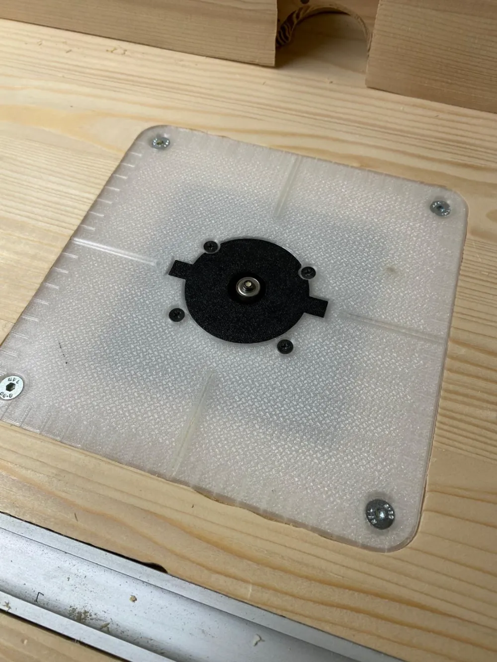 Makita RT0702 Routertabel insert - Free 3D Print Model - MakerWorld