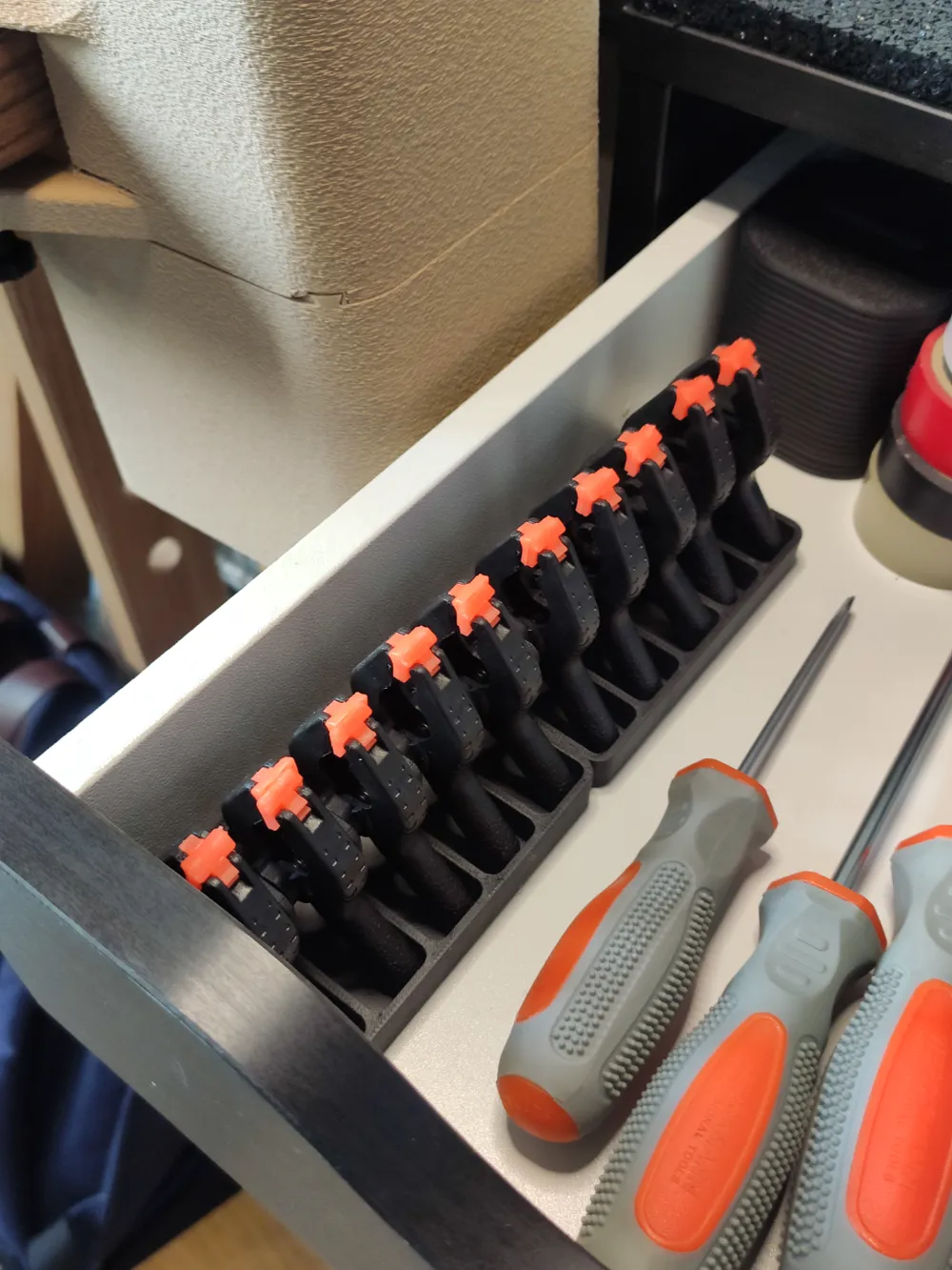 Plastic spring clamps holder by Celestin - MakerWorld