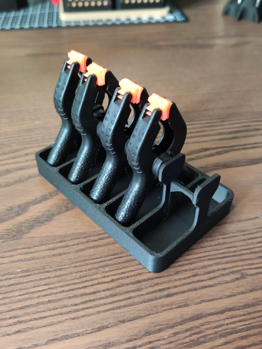 Plastic spring clamps holder by Celestin - MakerWorld