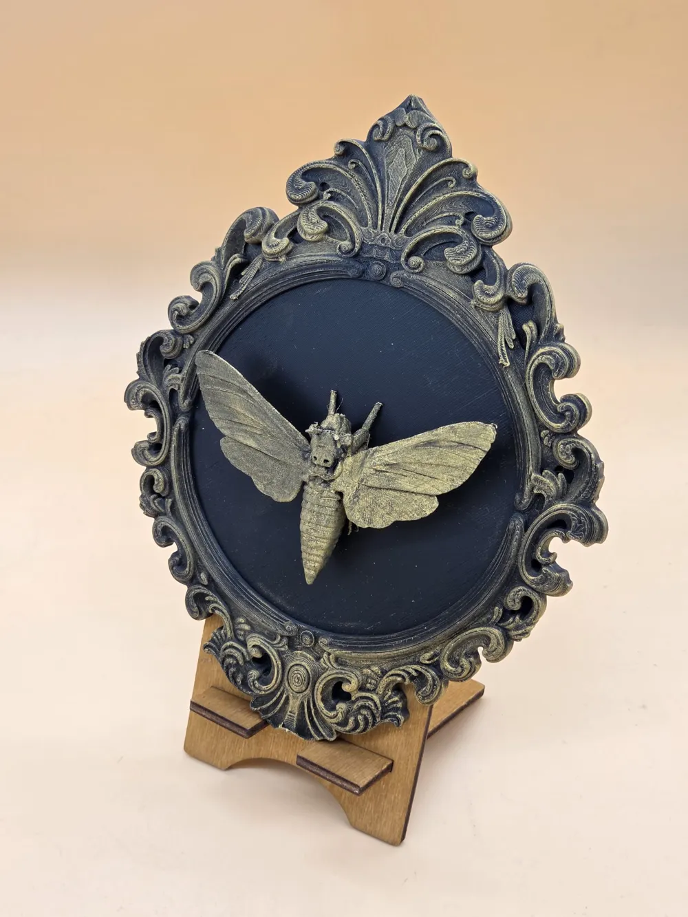 Marco barroco con polilla calavera - Modelo de impresión 3D gratuito ...