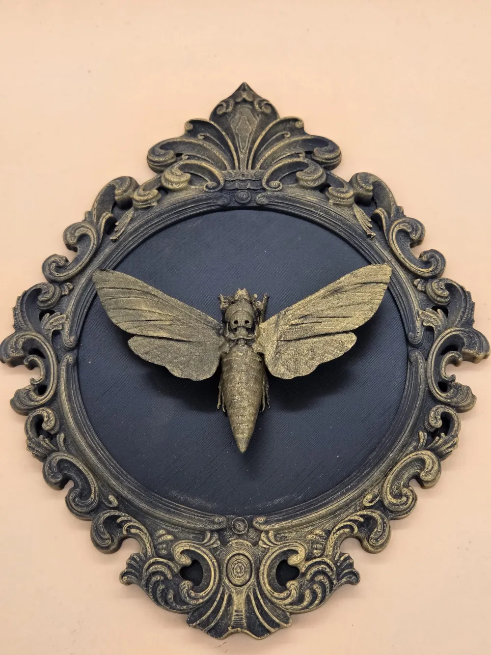 Marco barroco con polilla calavera - Modelo de impresión 3D gratuito ...