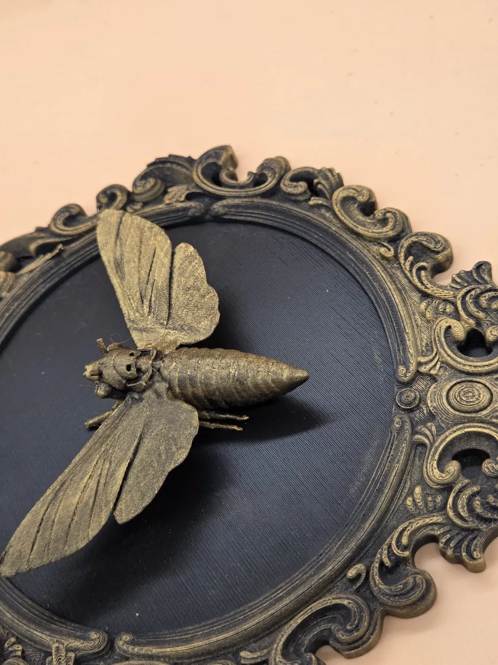 Marco barroco con polilla calavera - Modelo de impresión 3D gratuito ...