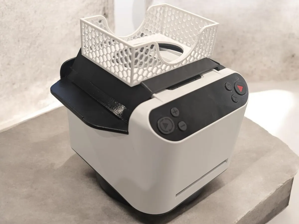 Top mounted dealt card holder for Kpaw card dealer - Free 3D Print ...