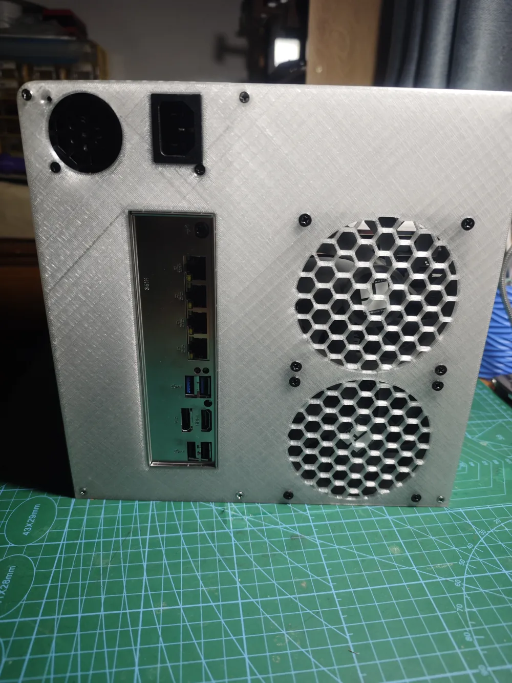 Six-bay ITX Motherboard NAS Case - Free 3D Print Model - MakerWorld