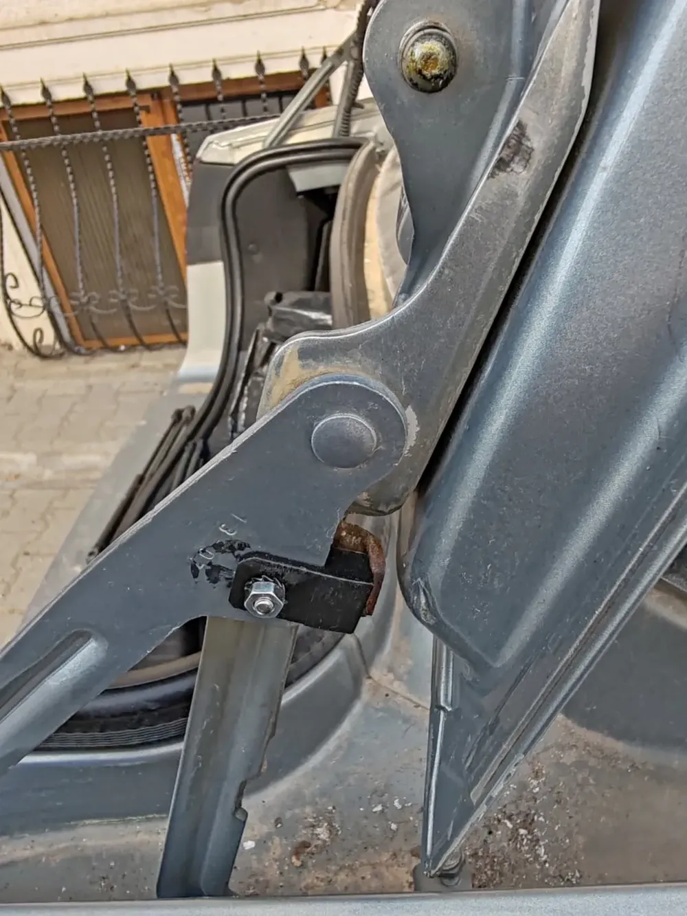 Mondeo MK4 Kofferraumstopper – Kostenloses 3D-Druckmodell – MakerWorld