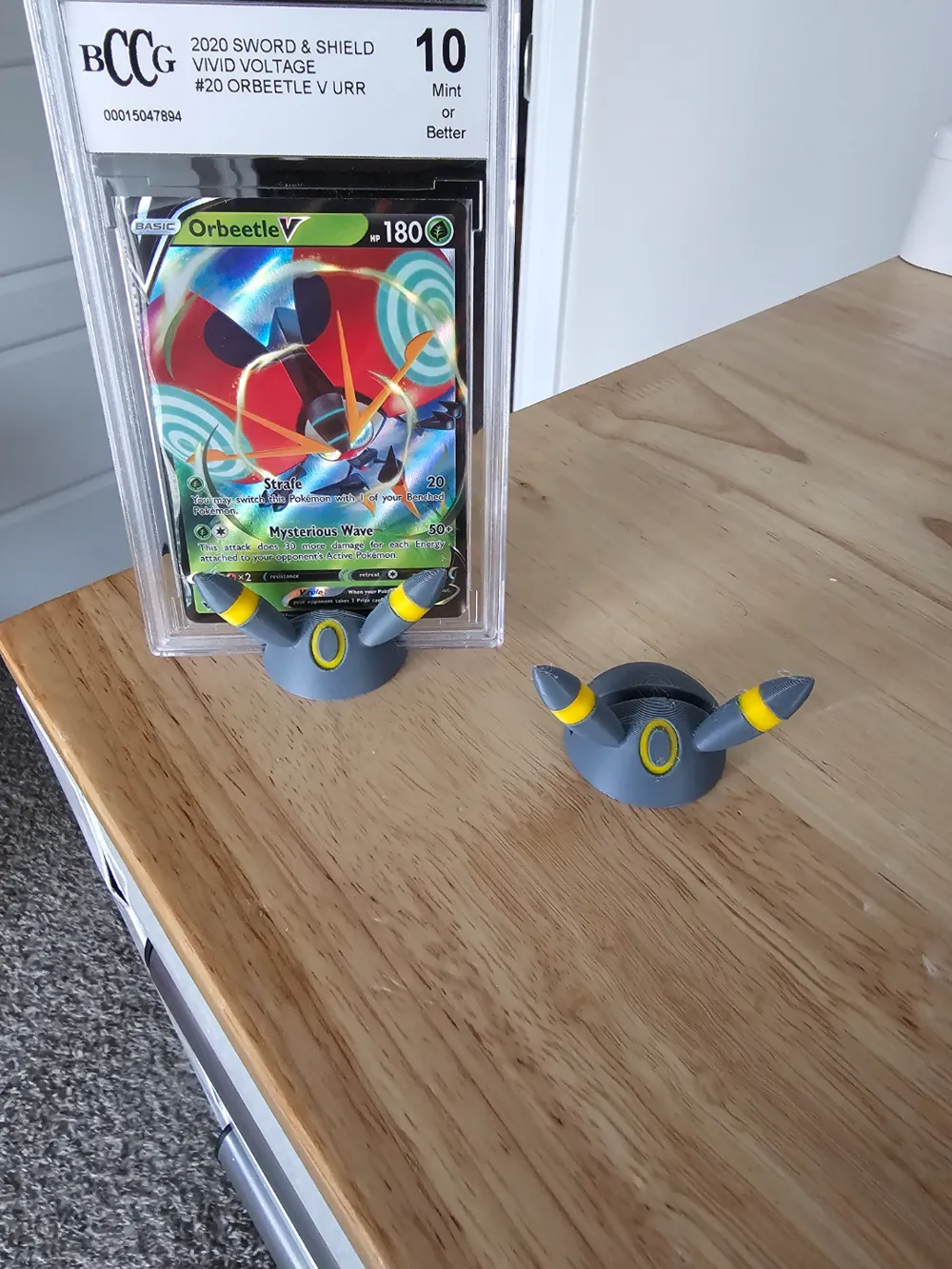 Umbreon Pokemon card stand Remixed by tooling_lee - MakerWorld