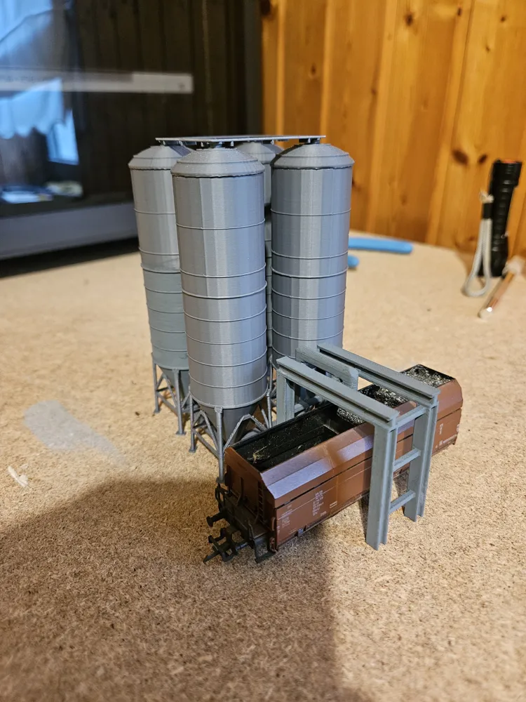 Industrial 4-way silos; Silos by LT Hobby Design MakerWorld: Download ...