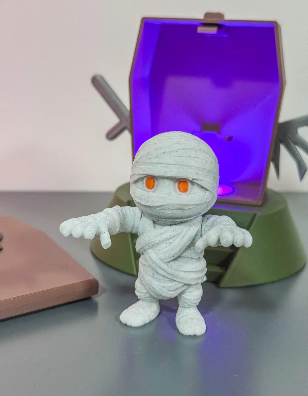 The Halloween Mummy with Coffin - Free 3D Print Model - MakerWorld