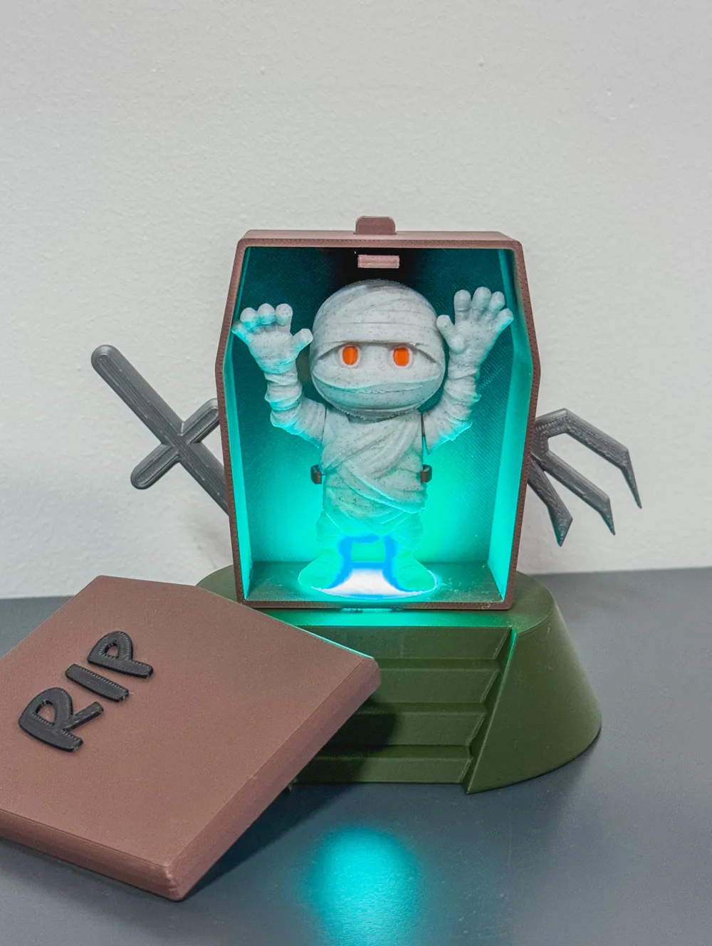 The Halloween Mummy with Coffin - Free 3D Print Model - MakerWorld