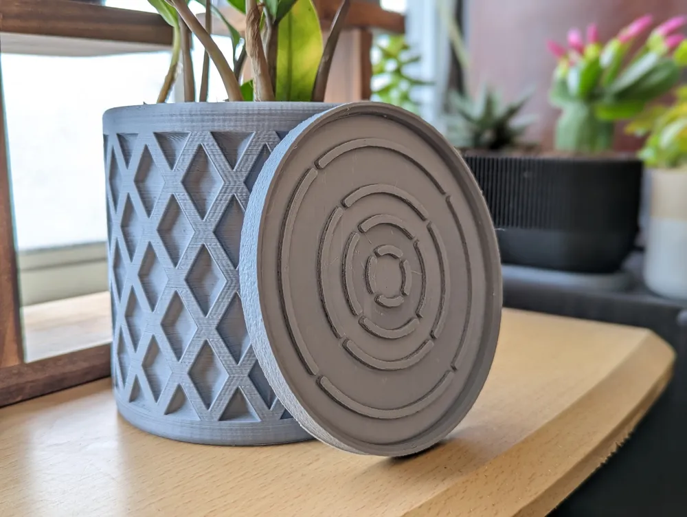 Original Lattice Planter - with Drainage Holes and Tray by Jordan ...