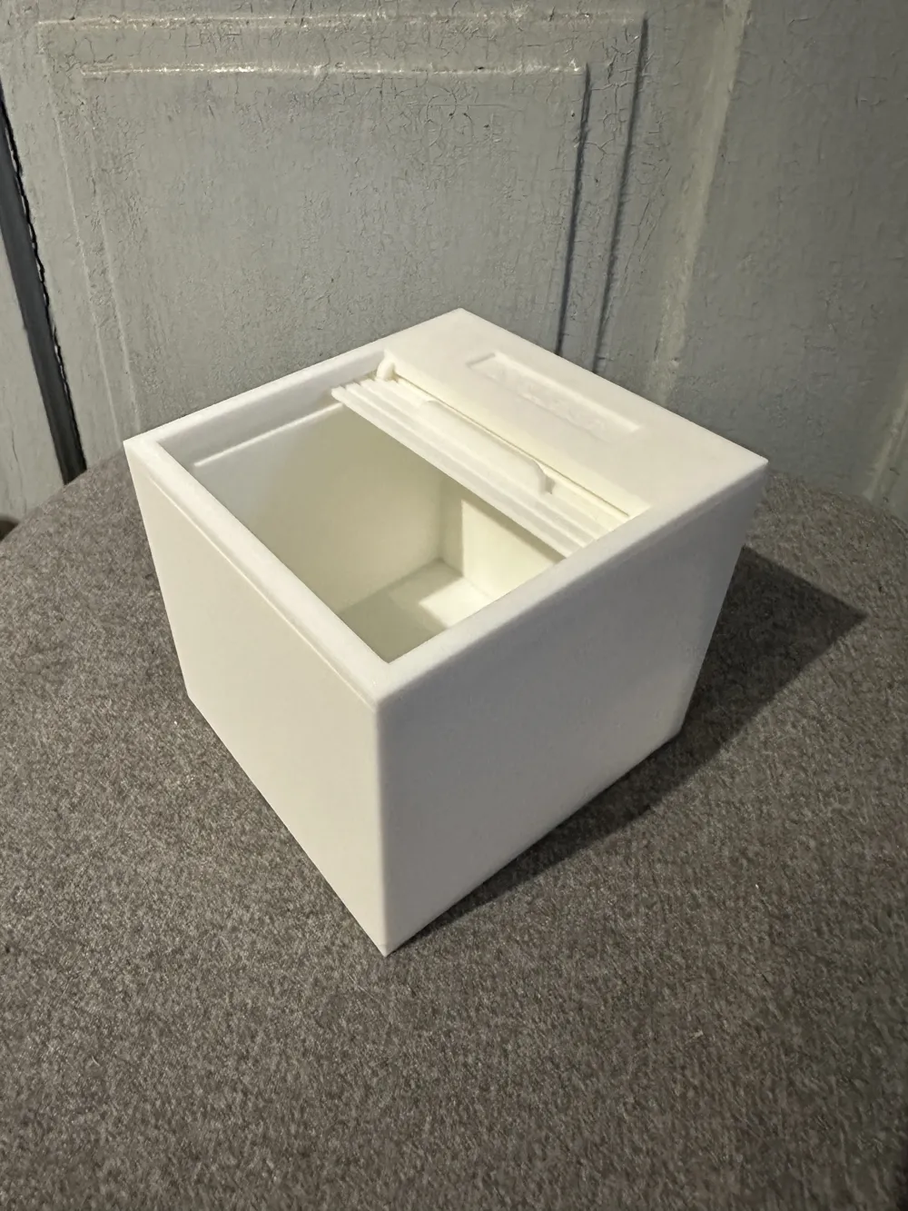 Box with sliding door by J-Byte MakerWorld: Download Free 3D Models