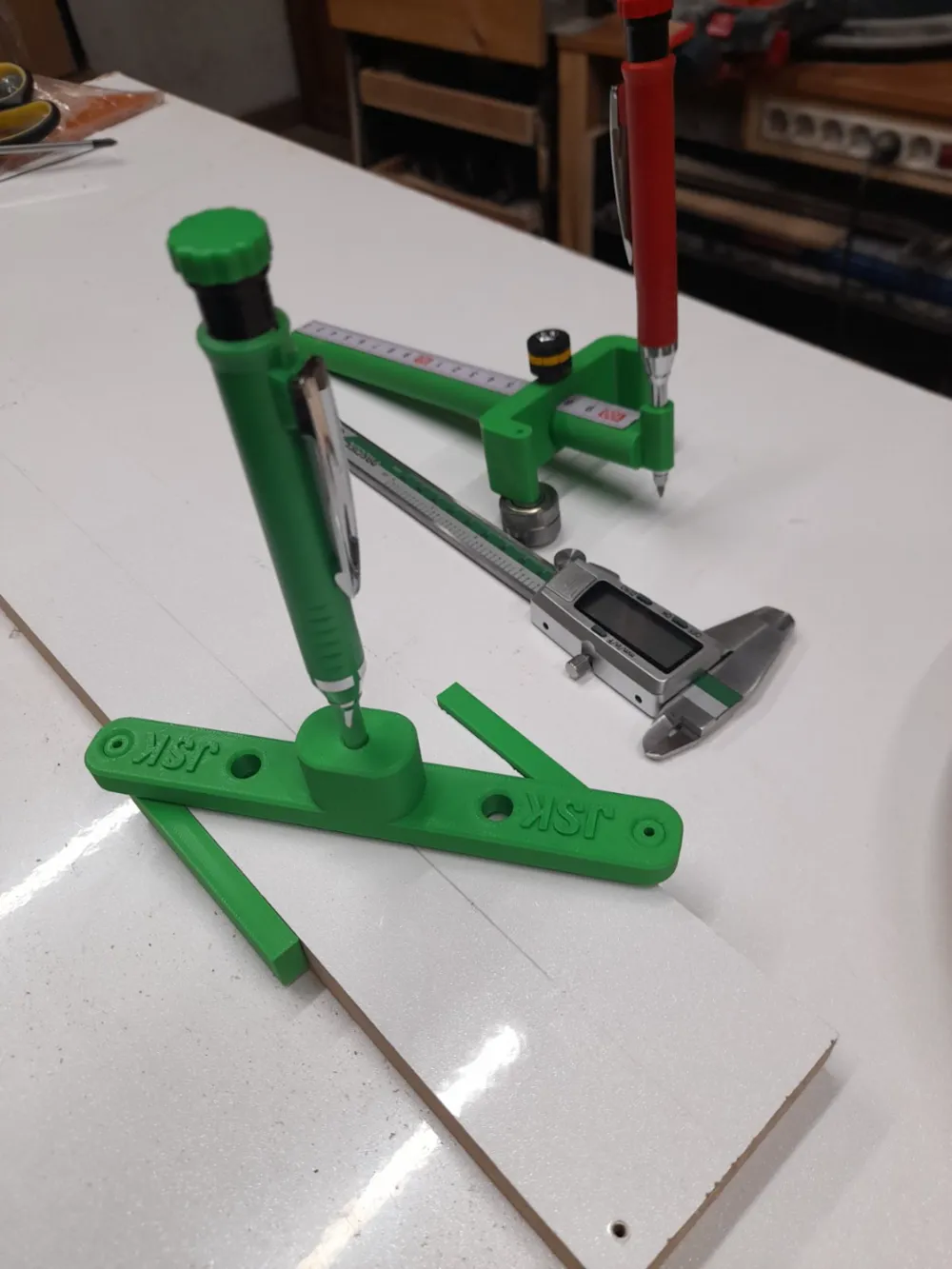 Center Finder Jig - Free 3D Print Model - MakerWorld